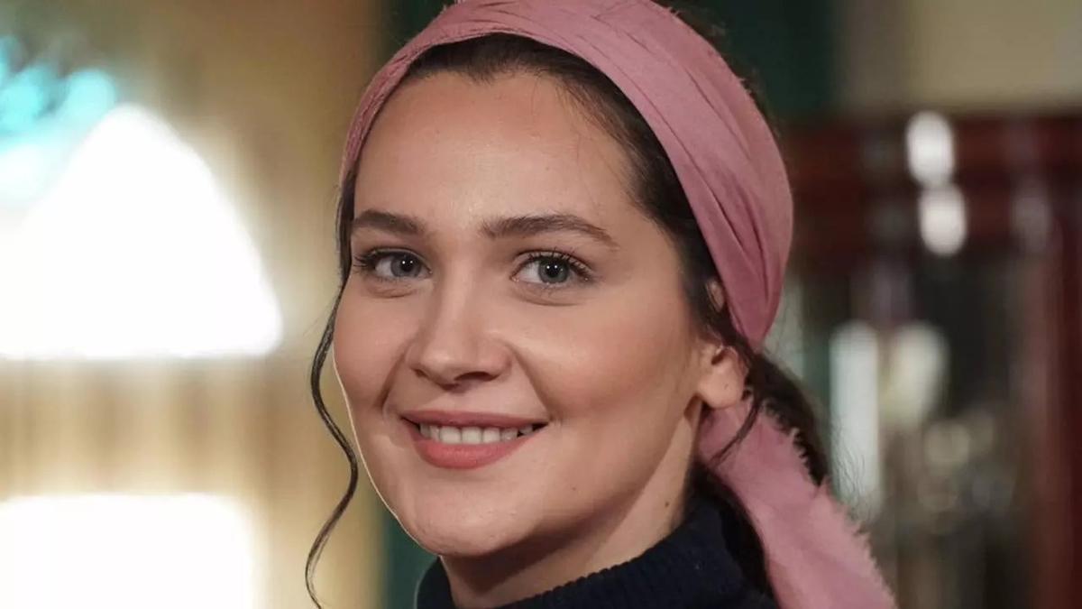 Gülsim Ali, Bulgaristan'da Yılın Yurtdışındaki Başarılı Kadın Oyuncusu ...