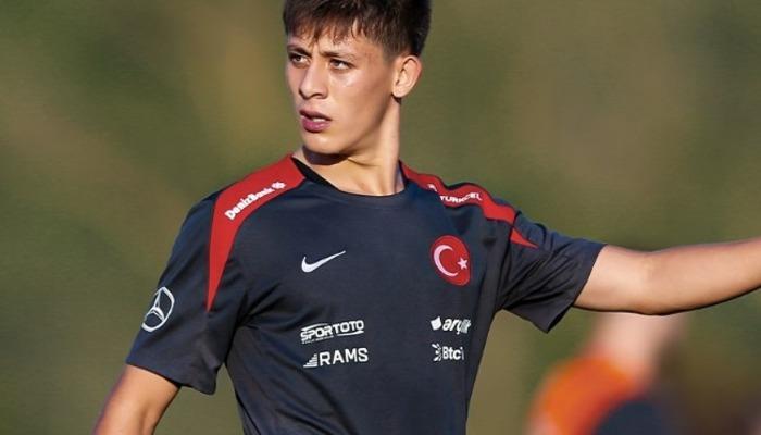 Arda Güler ve sevgilisi Duru Yaman, belgesel galasında mutluluklarıyla ...